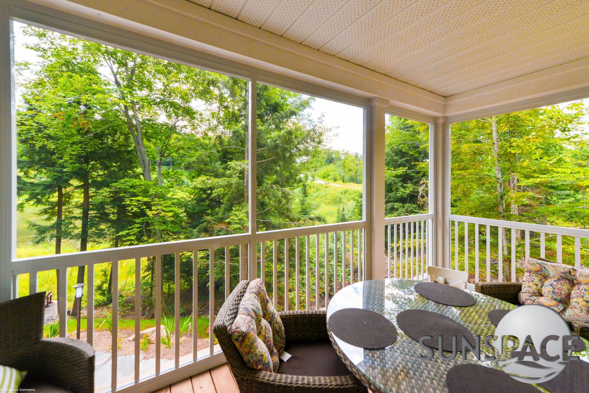 Integrated Screen Railings by Parkland Sunrooms
